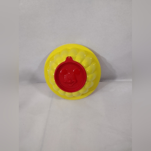 no brand | Kitchen | Vintage Tupperware Disney Mickey Mouse Jello Mold ...